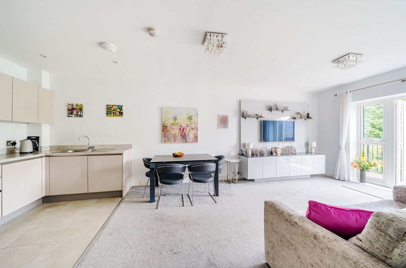 The Vale, Bushey, WD23 - Browns