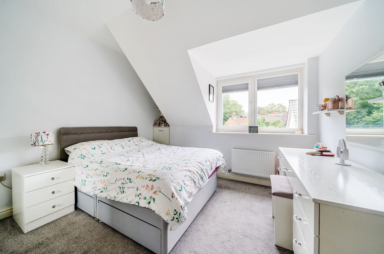 The Vale, Bushey, WD23 - Browns